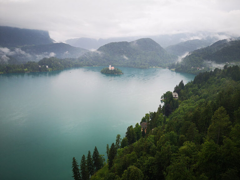 A festői Bledi-tó és a meghitt romantika találkozása - Csak POZITÍVAN ...